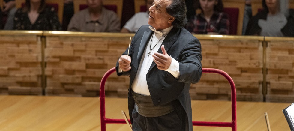 Cumhuriyet Konserinde Dünyaca Ünlü Şef Alexander Rahbari CRR Senfoni ...